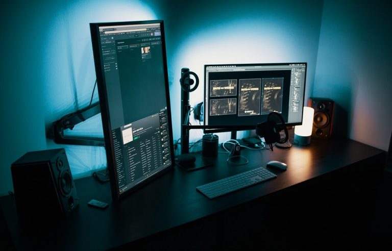 Guide To Multiple Monitor Setup | Productivity Research 2026